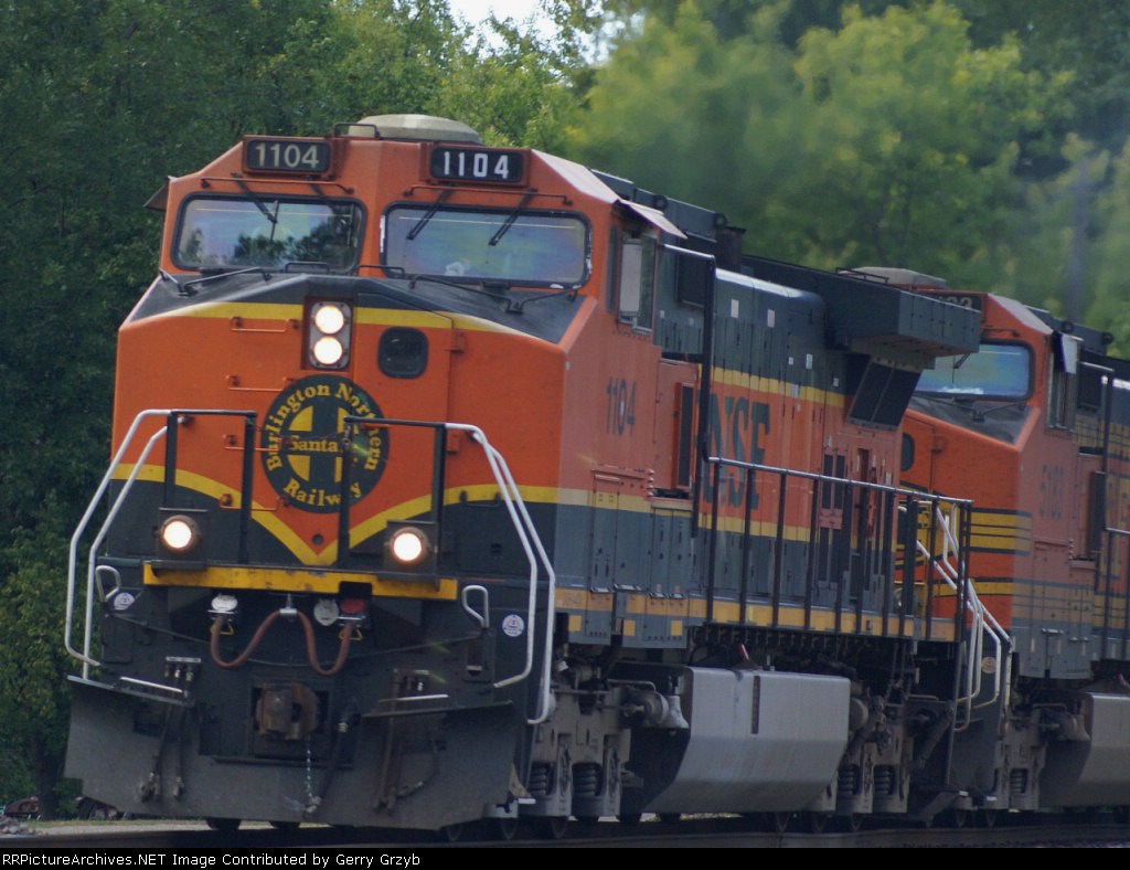 BNSF 1104 & 5183 WB